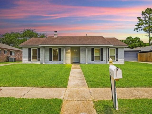12010 Dorrance Ln, Meadows Place, TX 77477