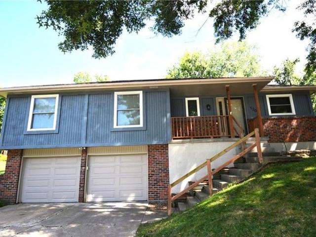 12011 W 49th St, Shawnee, KS 66216
