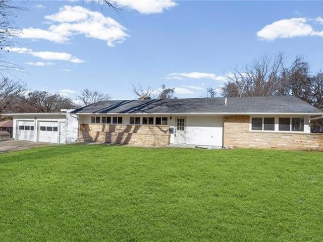 12012 E 37th St S, Independence, MO 64052