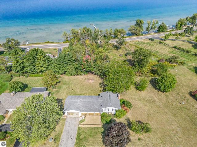 12016 Peninsula Drive