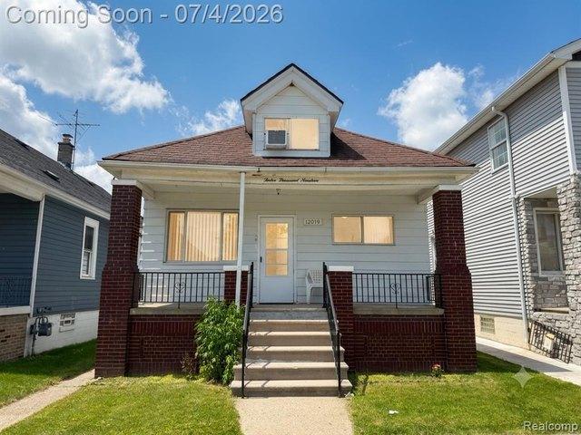 12019 Sobieski St, Hamtramck, MI 48212