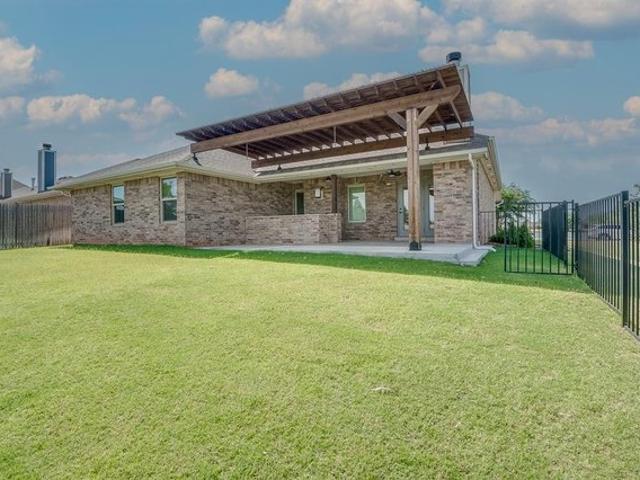 1201 NE 35th St, Moore, OK 73160