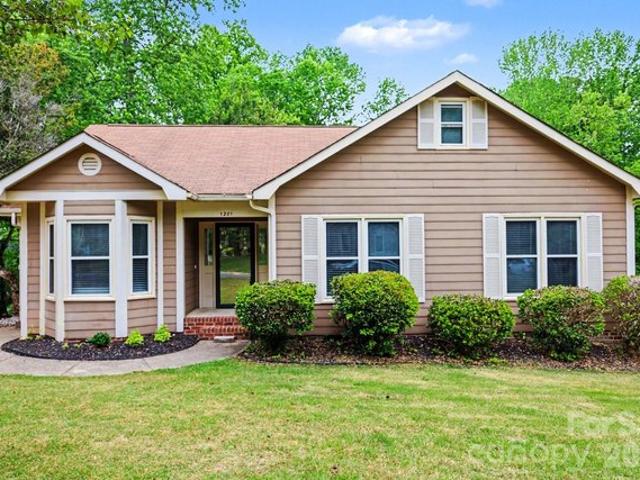 1201 Ashford St, Charlotte, NC 28214