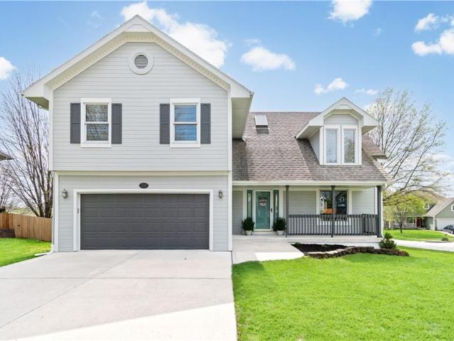 1201 Aspen Dr, Smithville, MO 64089 | MLS #2610 | Compass