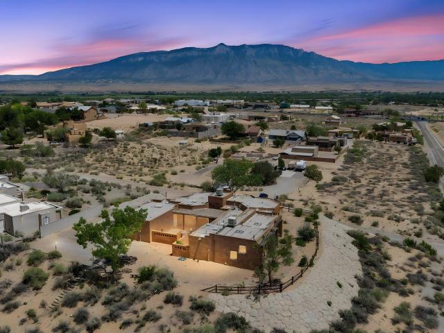1201 Chihuahua Road NE