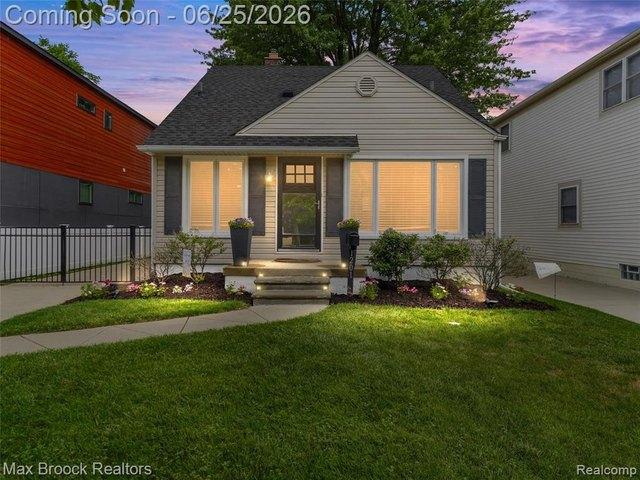 1201 Cole St, Birmingham, MI 48009