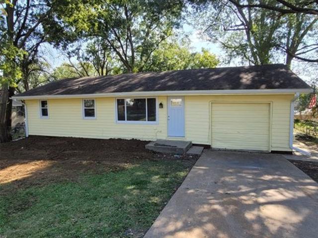 1201 E Philip St, Des Moines, IA 50315