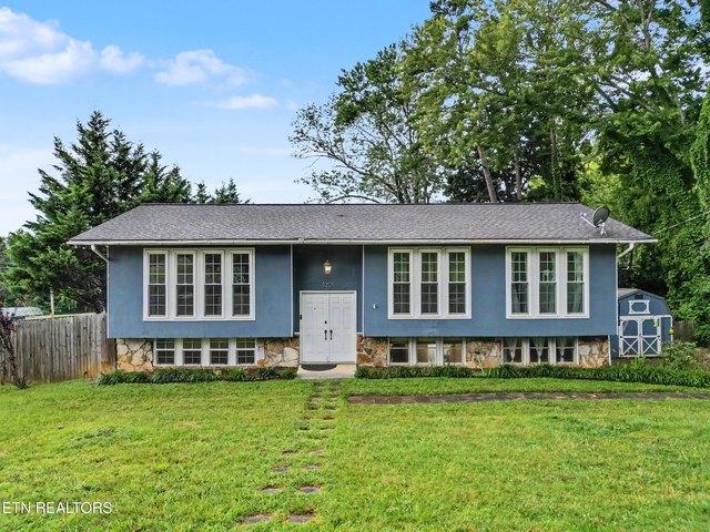 1201 Foxcrolf Dr, Knoxville, TN 37923