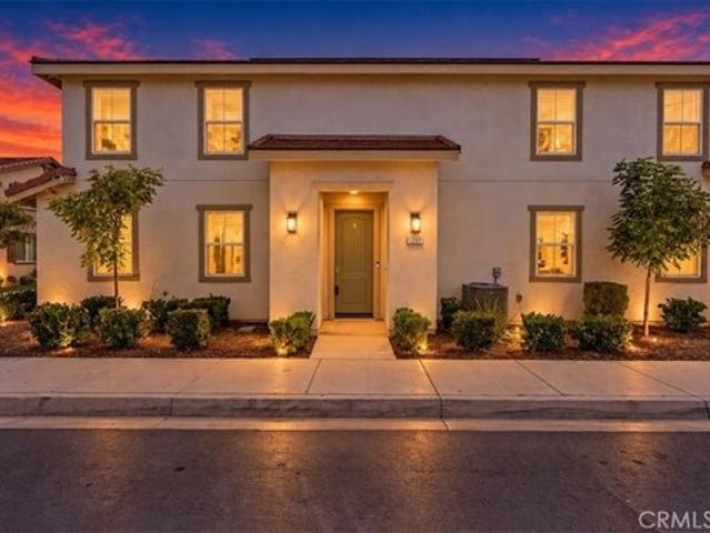 1201 Garnet Ct, Colton, CA 92324
