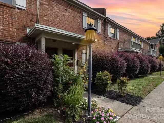 1201 Green Oaks Ln #G, Charlotte, NC 28205 MLS 4189770