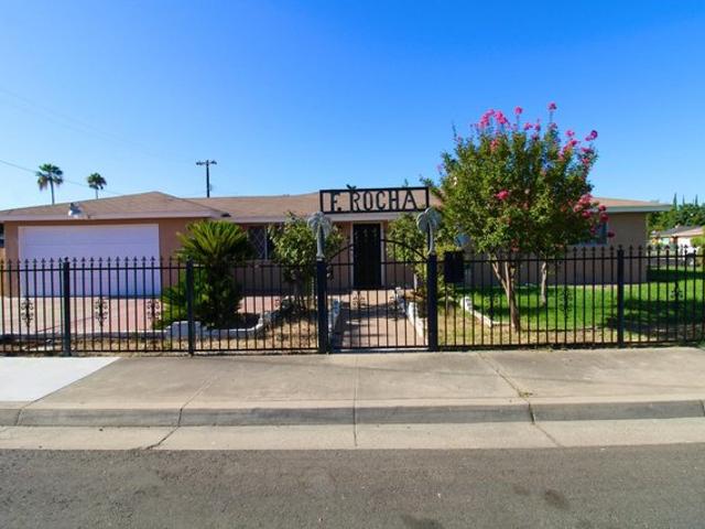 1201 Hume Dr, Sanger, CA 93657
