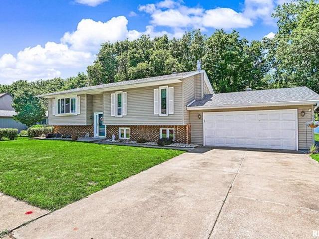 1201 Hawthorne Ave, Pekin, IL 61554