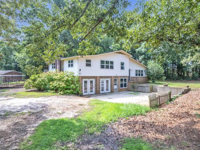 1201 Lakeview Circle