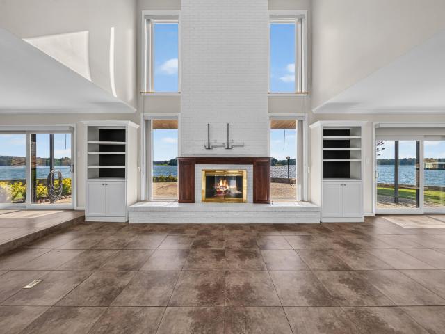 1201 Lakeshore Drive # 20