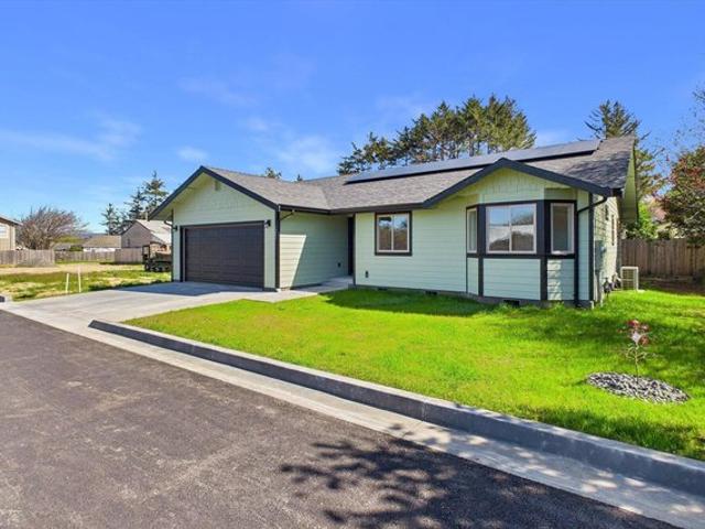 1201 Lily Kay Ln, McKinleyville, CA 95519