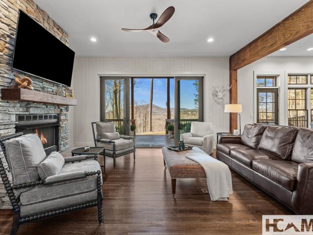 1201 Links Drive