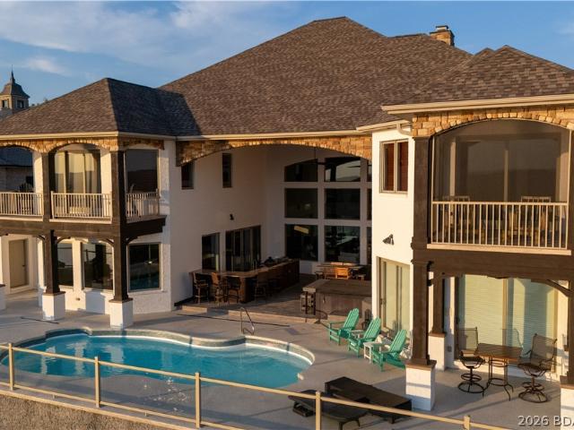 1201 Loch Lane