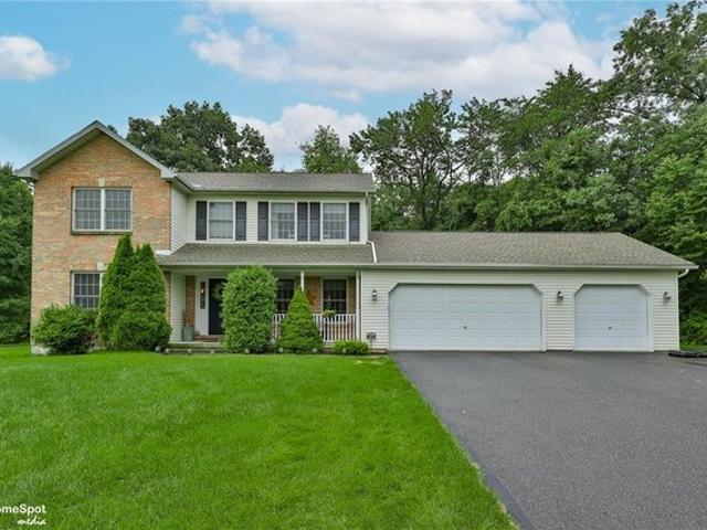 1201 Rone Dr, Bushkill, PA 18091
