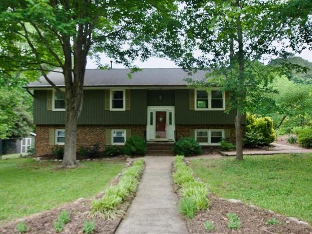 1201 Sturdivant Dr, Cary, NC 27511