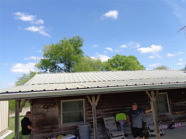 1201 S Bois D Arc St, Grandview, TX 76050 | MLS #21224