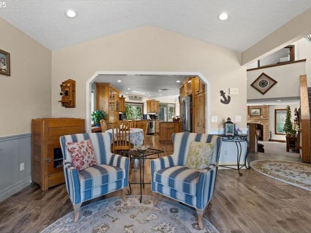 1201 SE Brookwood AVE, Hillsboro, US, OR