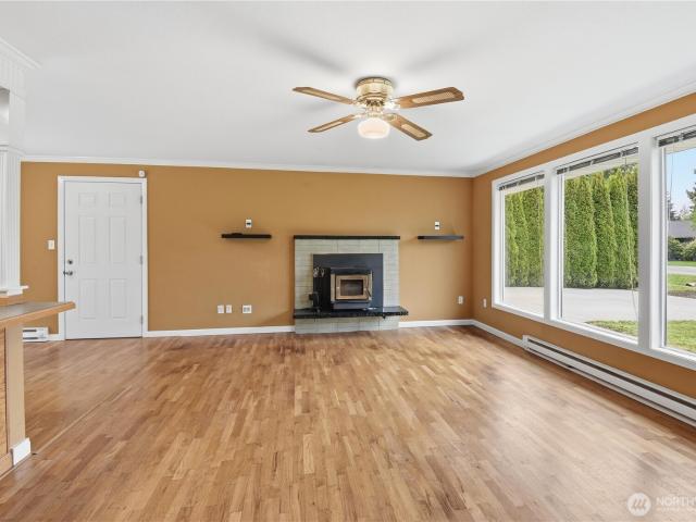 1201 th Ave Ne
