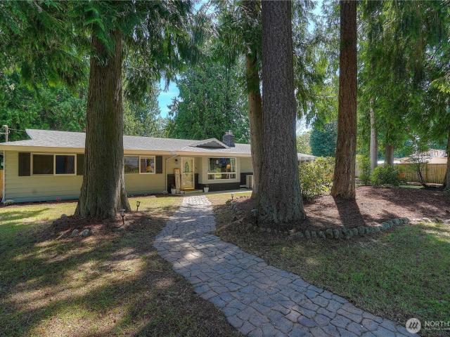 1201 th Avenue E