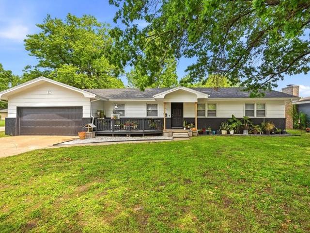 1201 W Edgewood St, Springfield, MO 65807