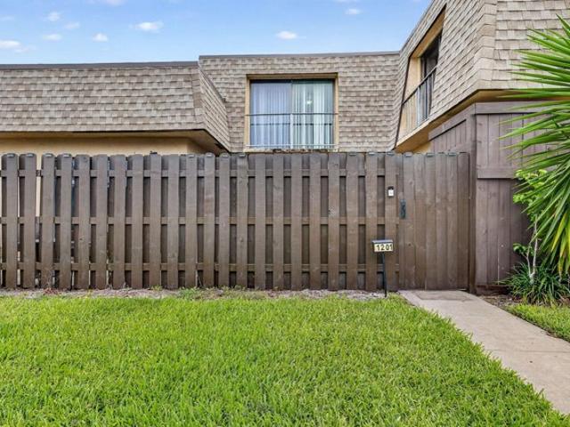 1201 Waterview Cir Unit 12A, Palm Springs, FL 33461