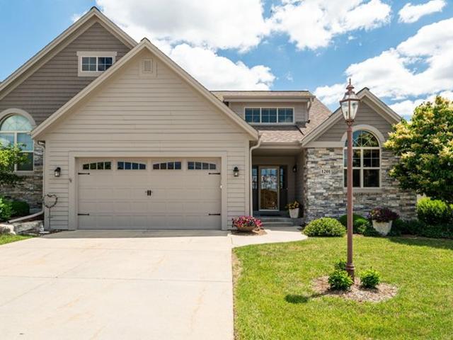 1201 Woodland Hills Dr, Waukesha, WI 53188