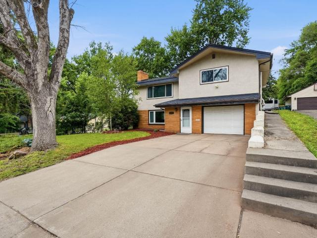 1201 44th Avenue NE