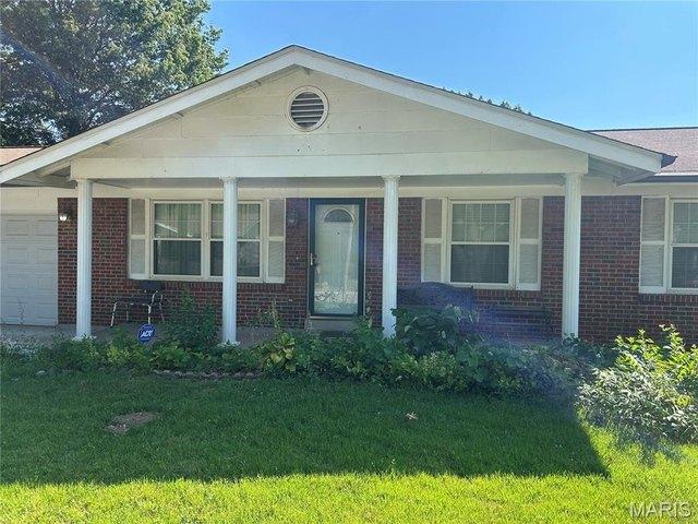 12022 Trampe Heights Ln, Hazelwood, MO 63138