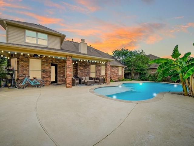 12022 Eagle Ridge Dr, Mont Belvieu, TX 77535