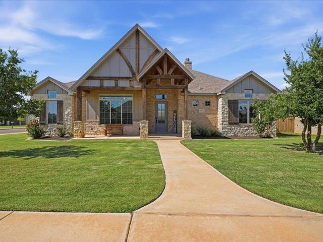 1202 N 15th St, Wolfforth, TX 79382