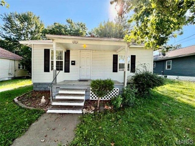 1202 N Madison St, Litchfield, IL 62056