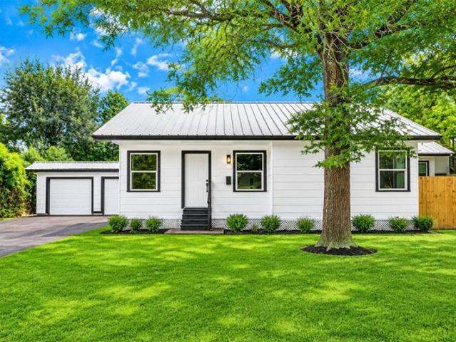 1202 N Roberson St, Conroe, TX 77301