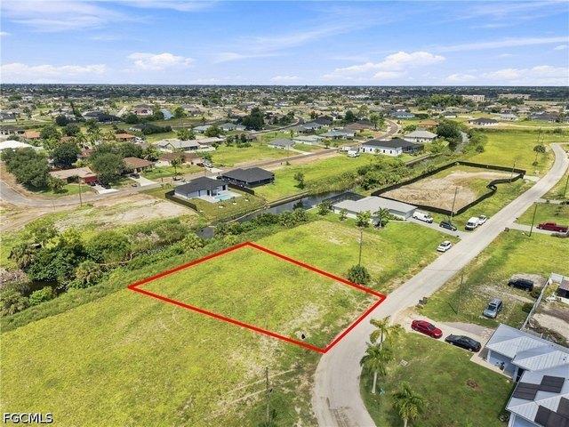 1202 NE 19th Pl, Cape Coral, FL 33909