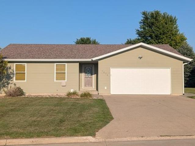 1202 NE 10th Avenue Cir, Sioux Center, IA 51250