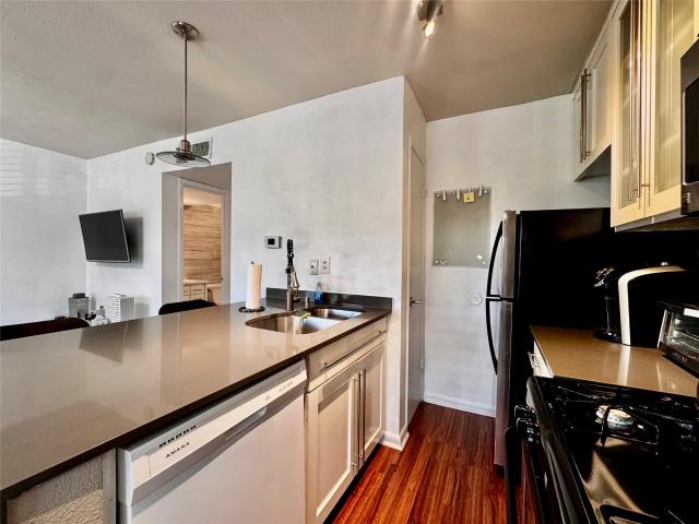 1202 Newning Ave # 307