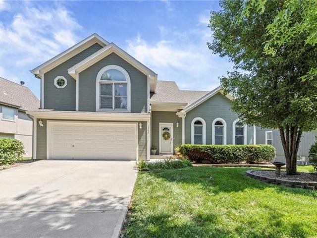 1202 Aspen Dr, Smithville, MO 64089