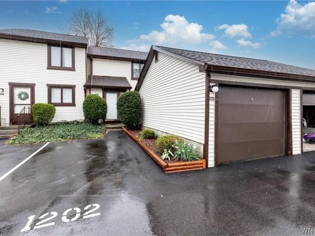 1202 Charlesgate Cir, East Amherst, NY 14051