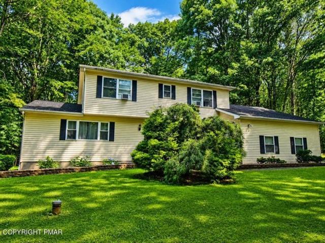 1202 Circle Dr N, Stroudsburg, PA 18360