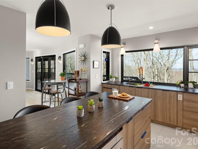 1202 Davis Mountain Rd, Hendersonville, NC 28739 | MLS #4338