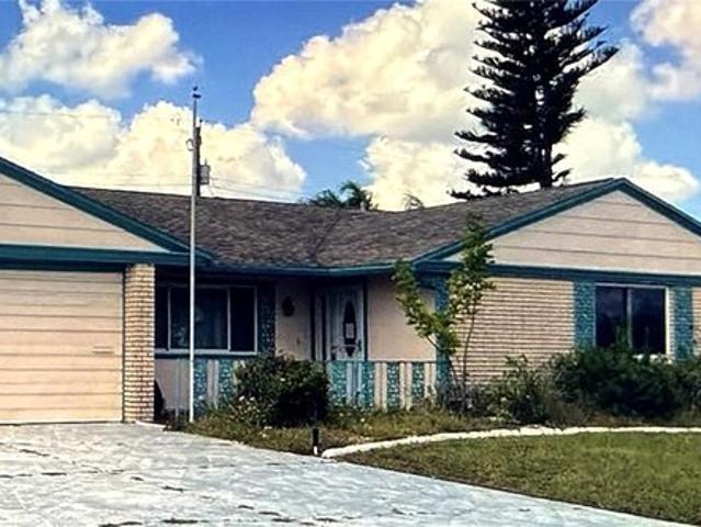 1202 Desert Hills Dr, Sun City Center, FL 33573
