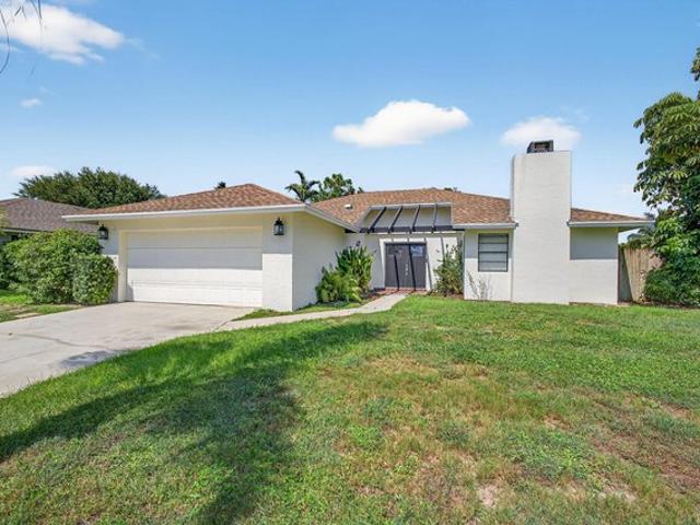 1202 Essex Dr, Wellington, FL 33414