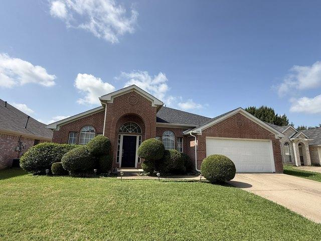 1202 Golden View Ct, Arlington, TX 76001