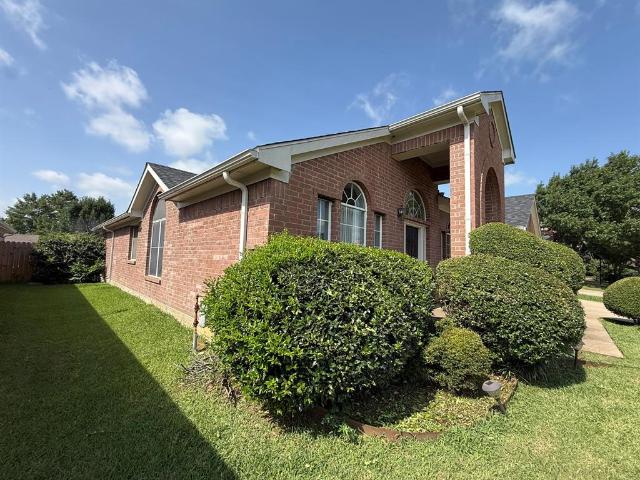 1202 Golden View Court