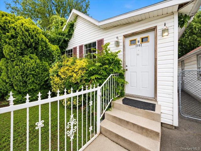 1202 Harding Park