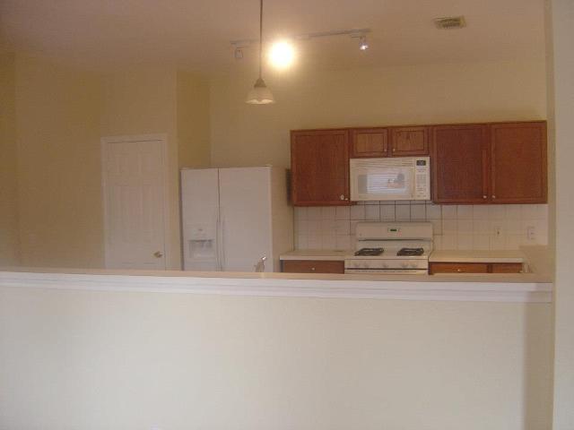 1202 Heritage Hill Cv