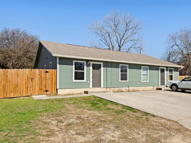1202 Hillyer St 3 Bedroom / 2 Bathroom with Fenced Yard 50% off First Month's rent!